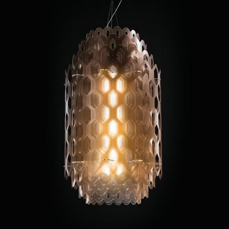 Suspension Design Chantal Slamp : Éclairage Sculptural et Moderne